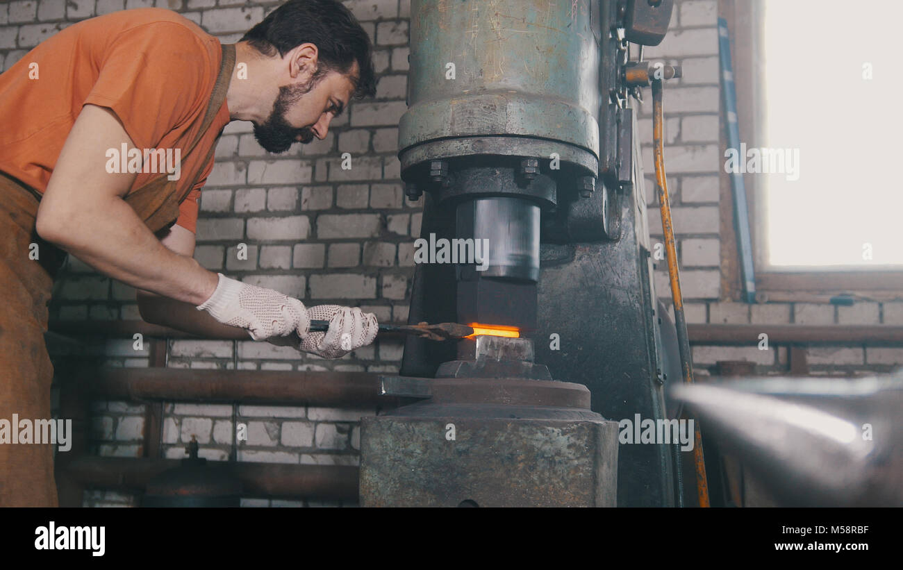 Forging shop hi-res stock photography and images - Alamy