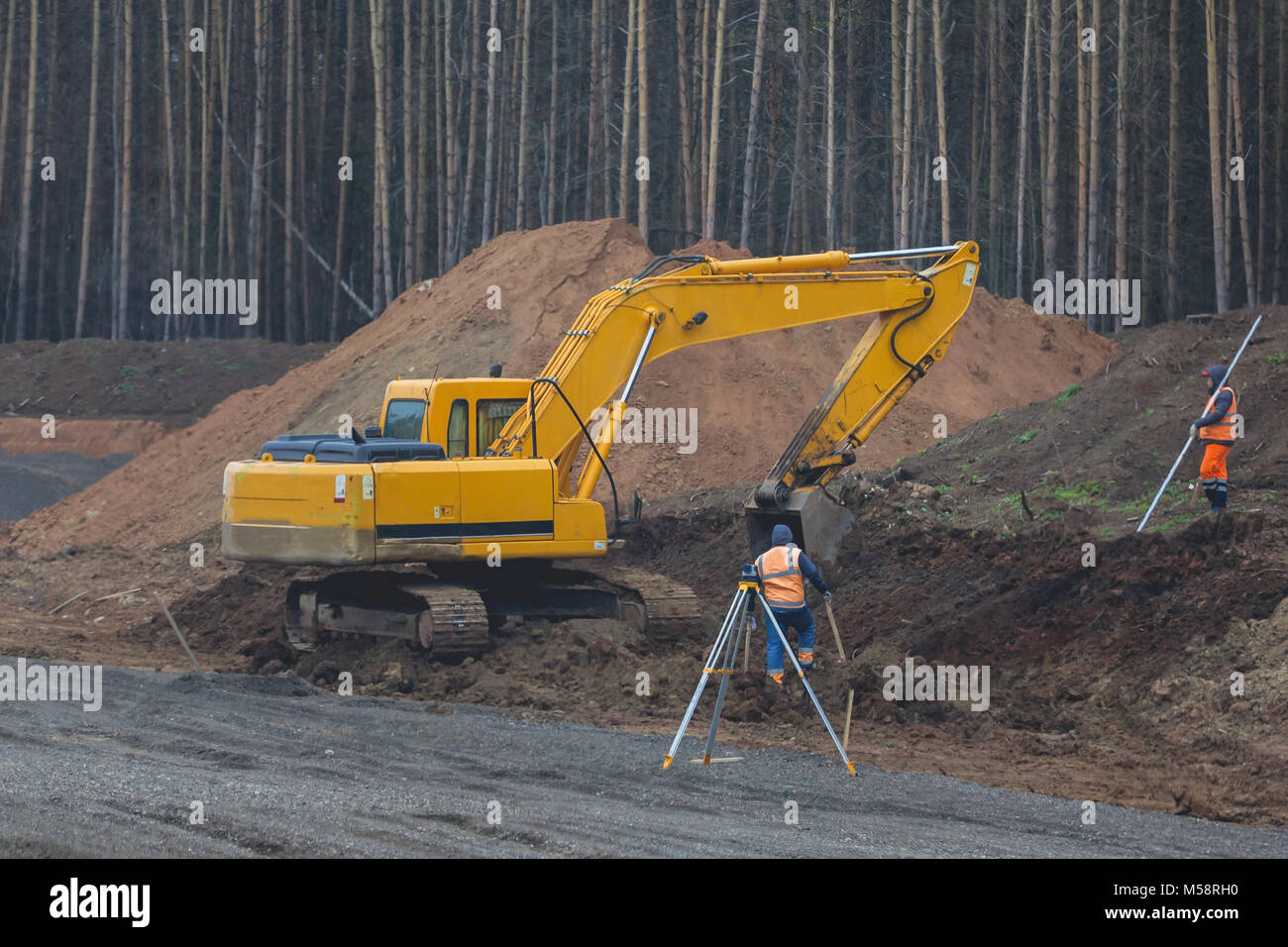 Yellow digger countryside hi-res stock photography and images - Alamy