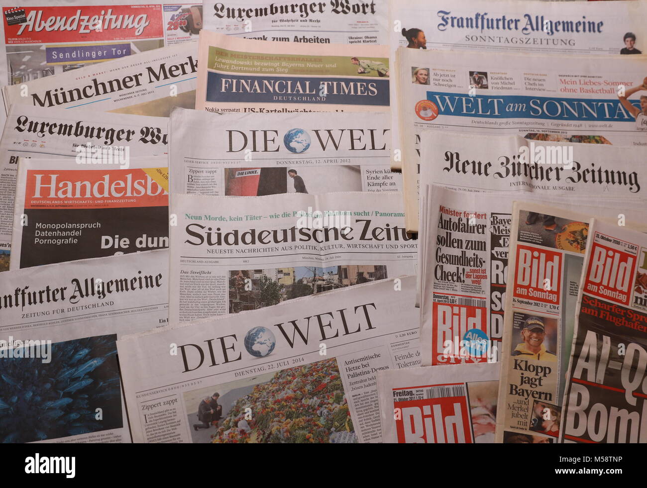 World newspapers collage hi-res stock photography and images - Alamy