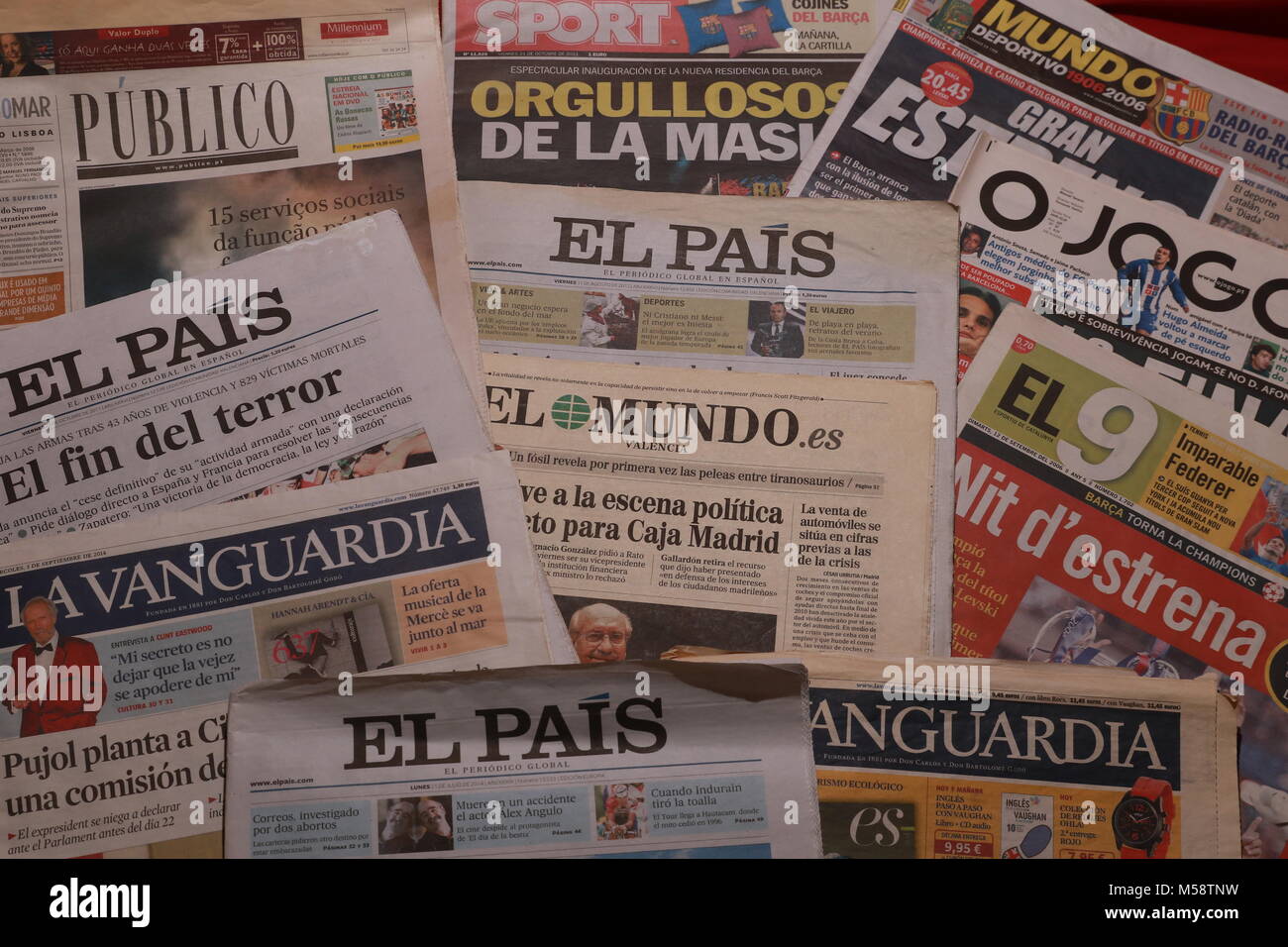 World Newspapers. Collage of paper headlines Stock Photo - Alamy