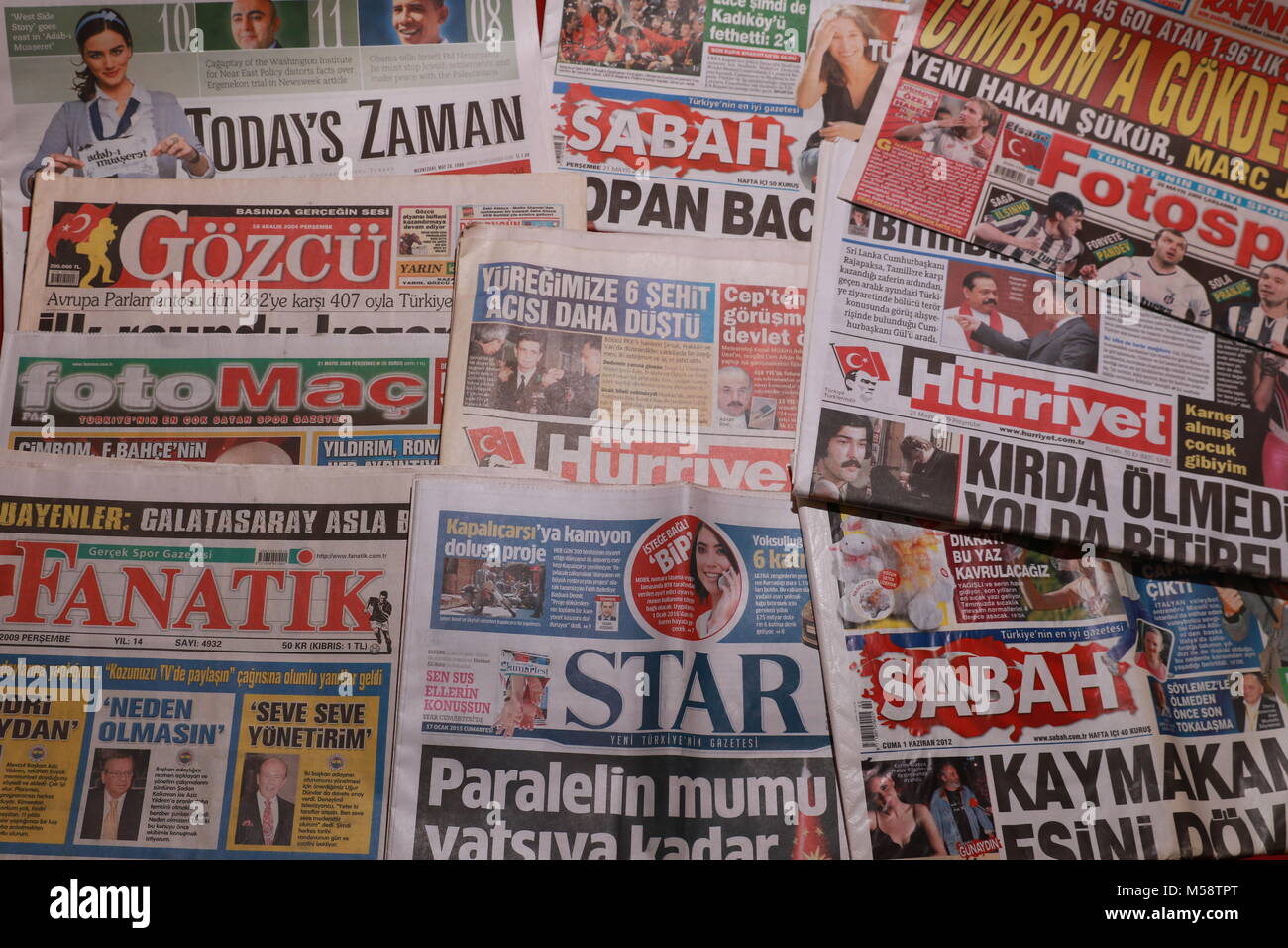 Newspaper collage hi-res stock photography and images - Alamy