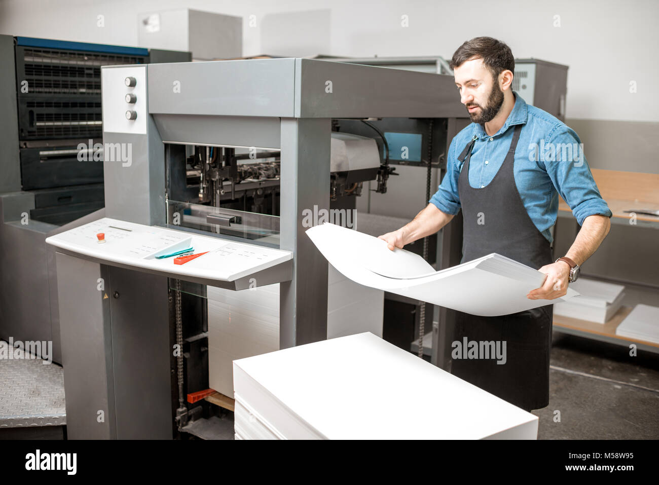 Paper manufacturing machine hi-res stock photography and images - Alamy