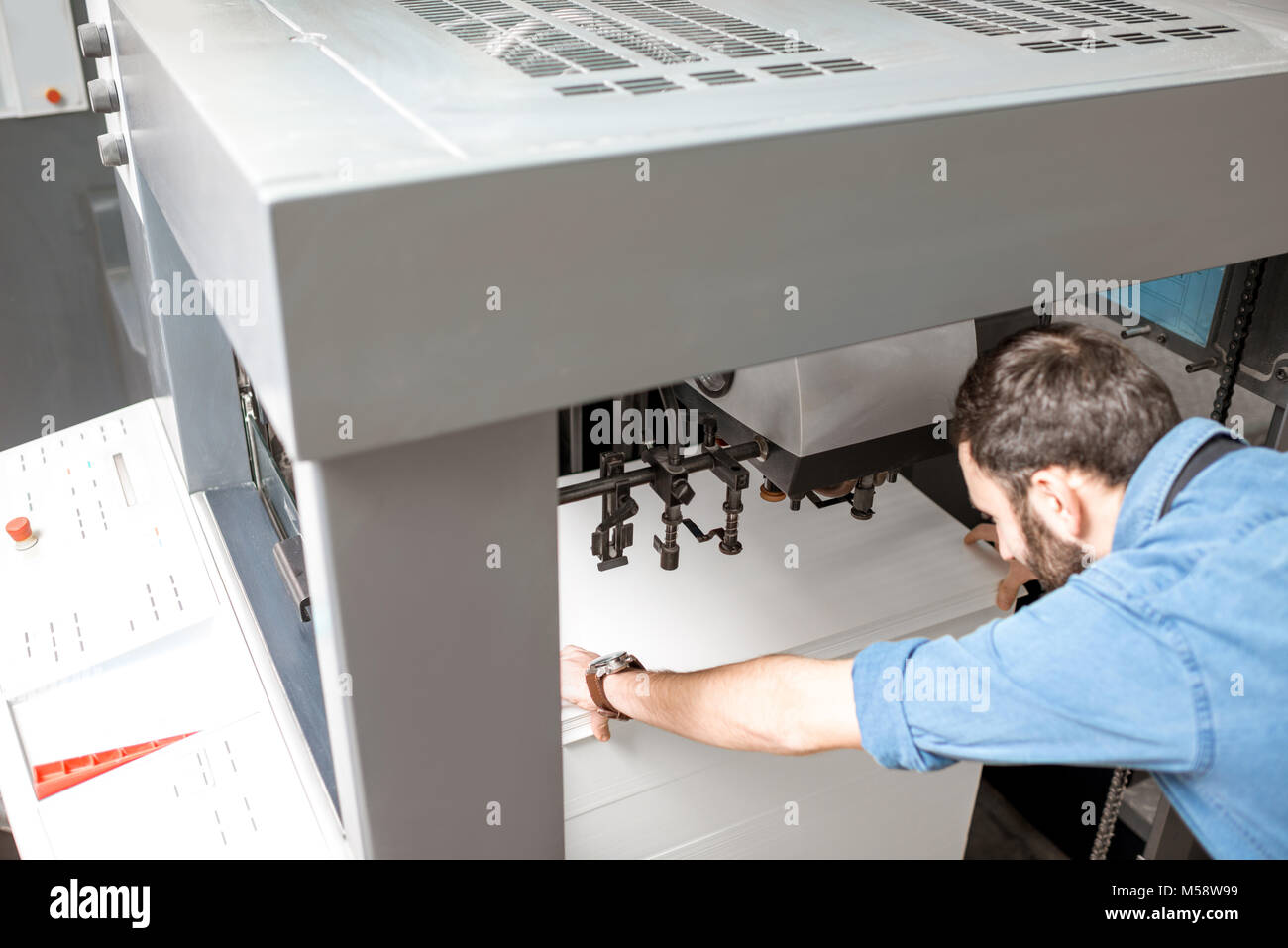 Paper production worker hi-res stock photography and images - Alamy