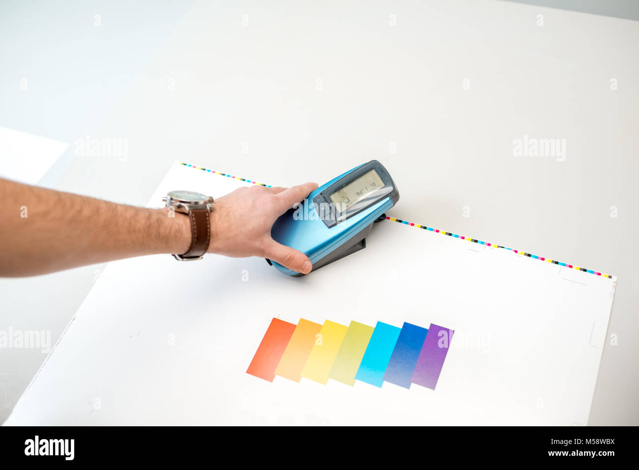Measuring color with spectrometer tool Stock Photo - Alamy