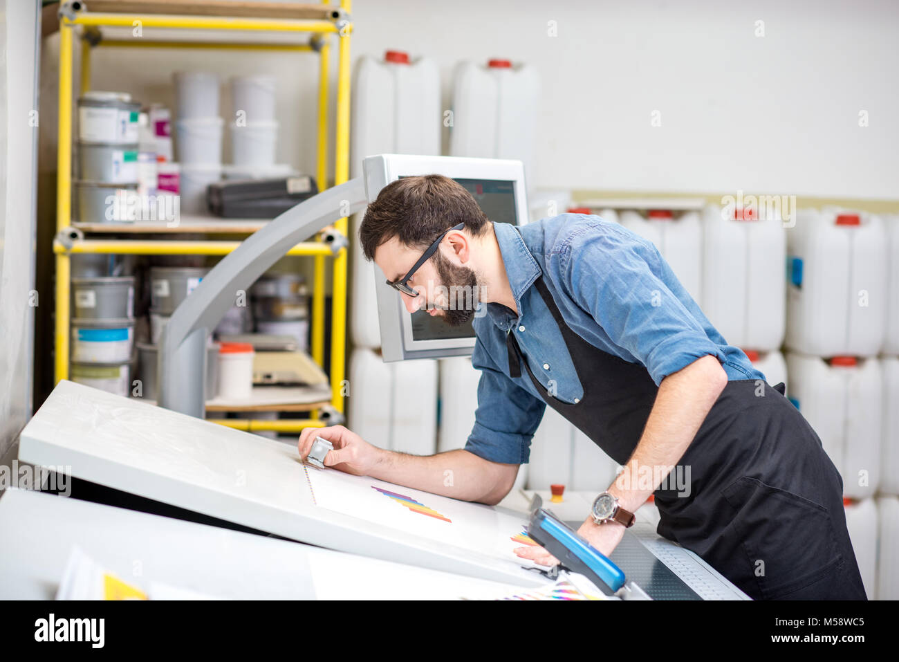 Glass printing machine hi-res stock photography and images - Alamy