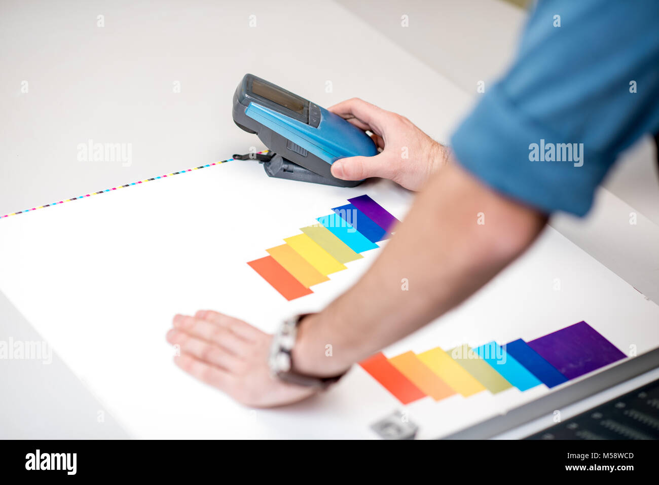 Measuring color with spectrometer tool Stock Photo - Alamy
