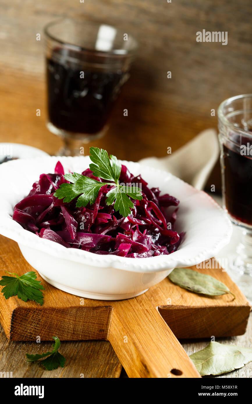 Stewed white cabbage vegetables hi-res stock photography and images - Alamy