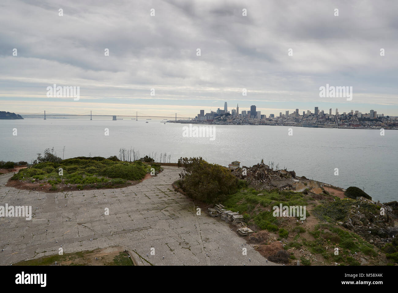 San francisco seen form alcatraz hi-res stock photography and images ...