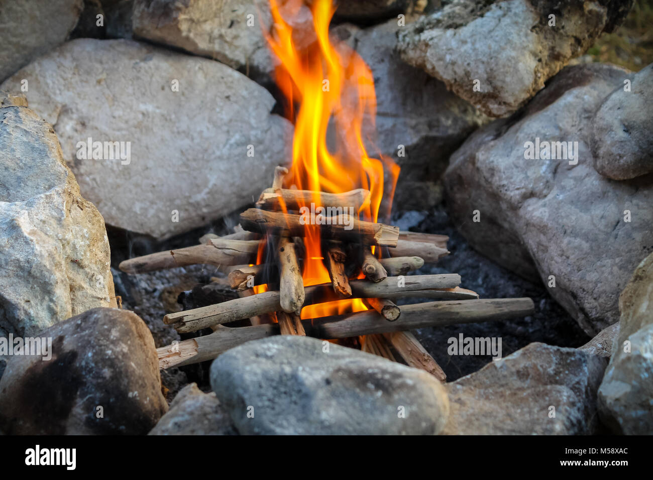 Logs burning start fire hi-res stock photography and images - Alamy