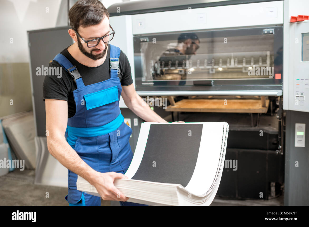 Machine worker printing hi-res stock photography and images - Alamy