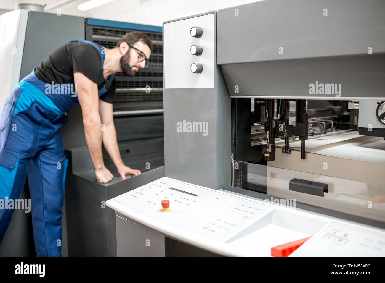 Man working printing manufacturing hi-res stock photography and images ...