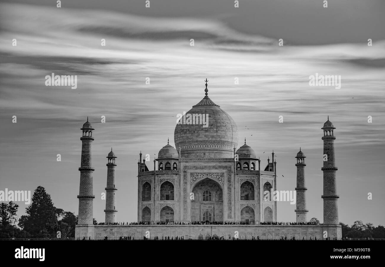 Classic view taj mahal hi-res stock photography and images - Alamy
