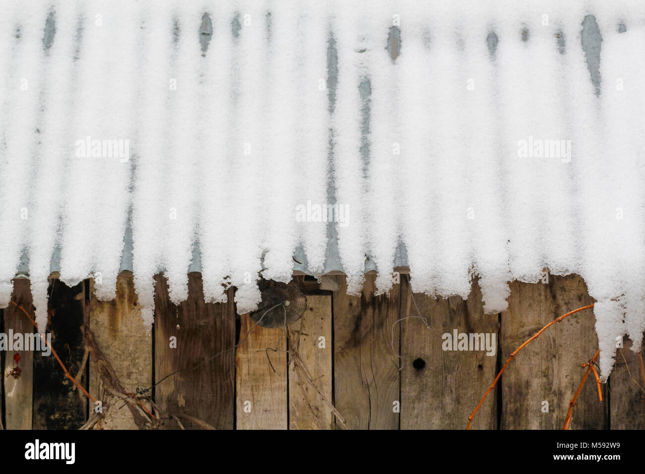 The icy roof with walls in wood Stock Photo - Alamy