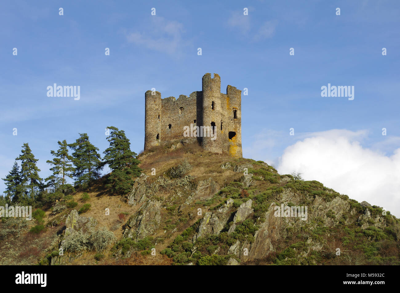 Ancient old castle wall ruins hi-res stock photography and images - Alamy