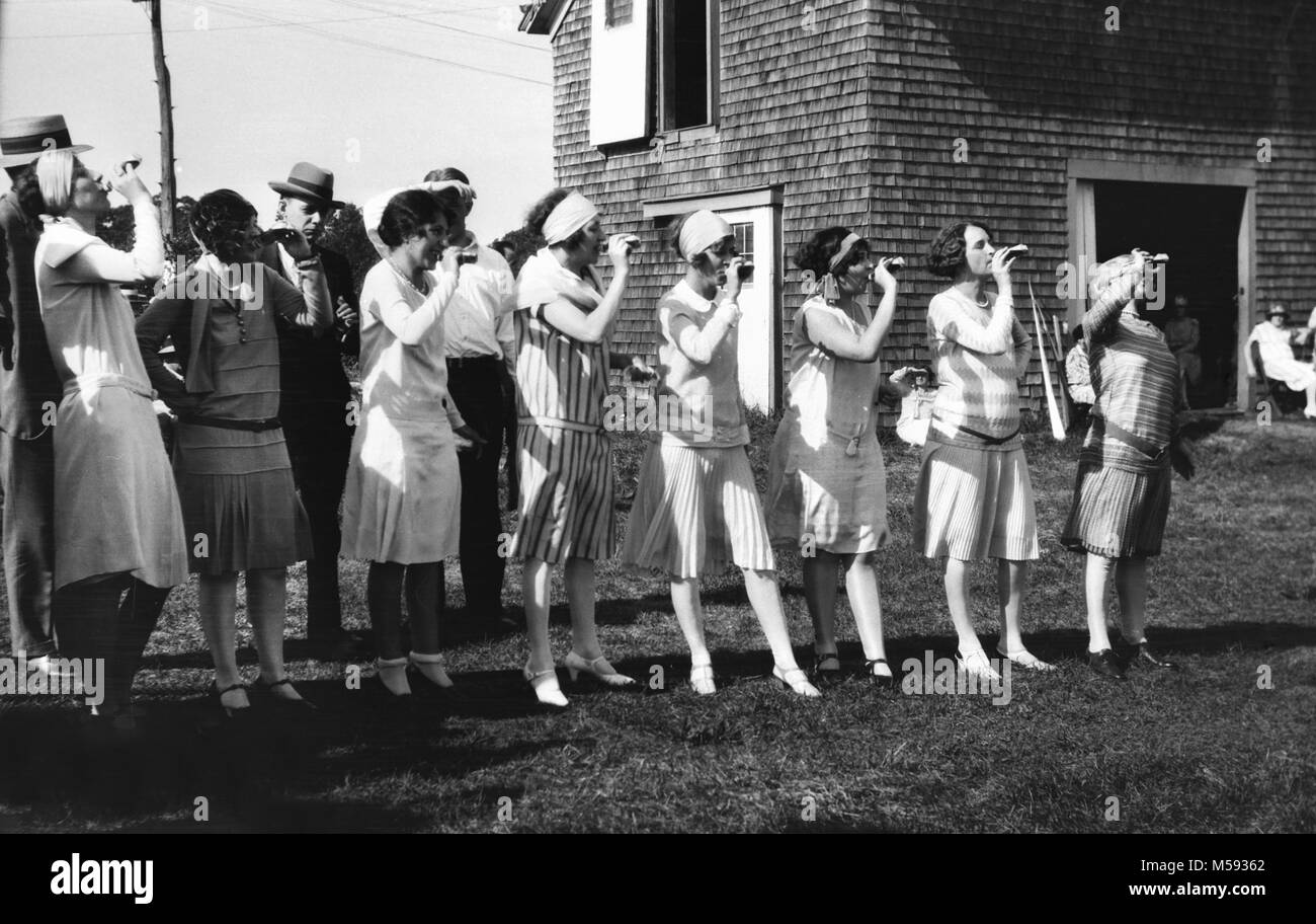 Flappers Smoking And Drinking