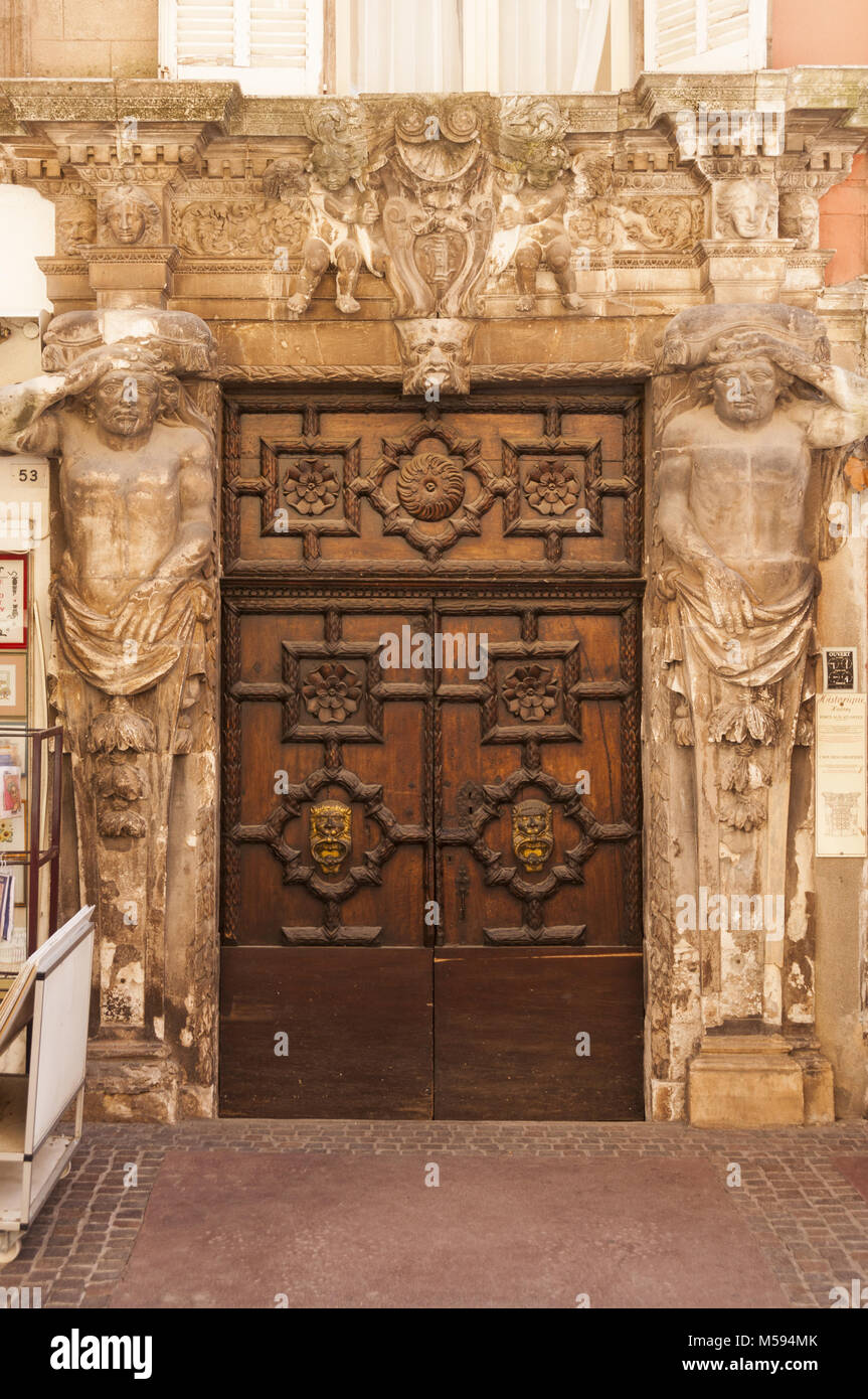Entry statues hi-res stock photography and images - Alamy