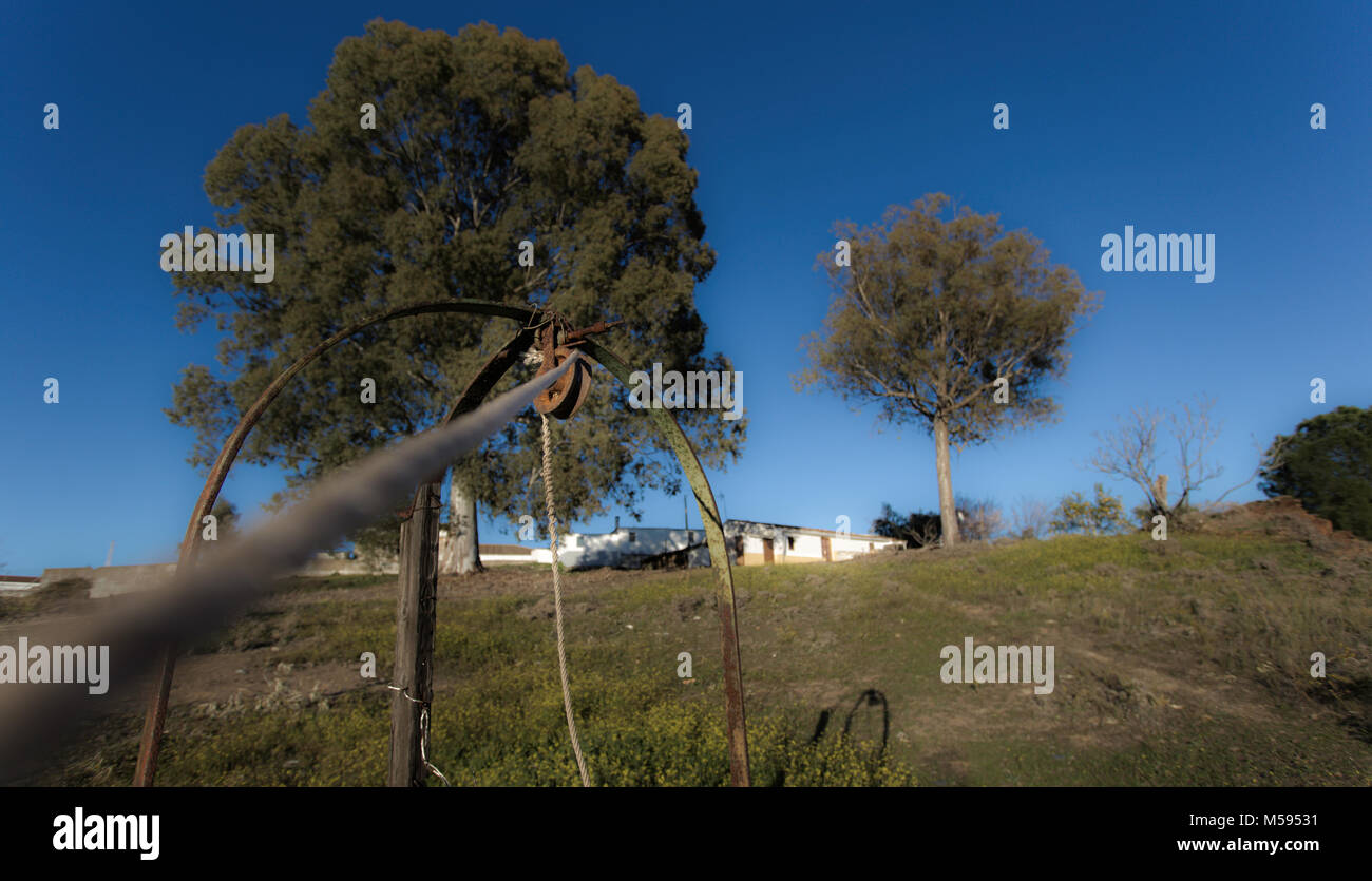 Well rope and pulley hi-res stock photography and images - Alamy