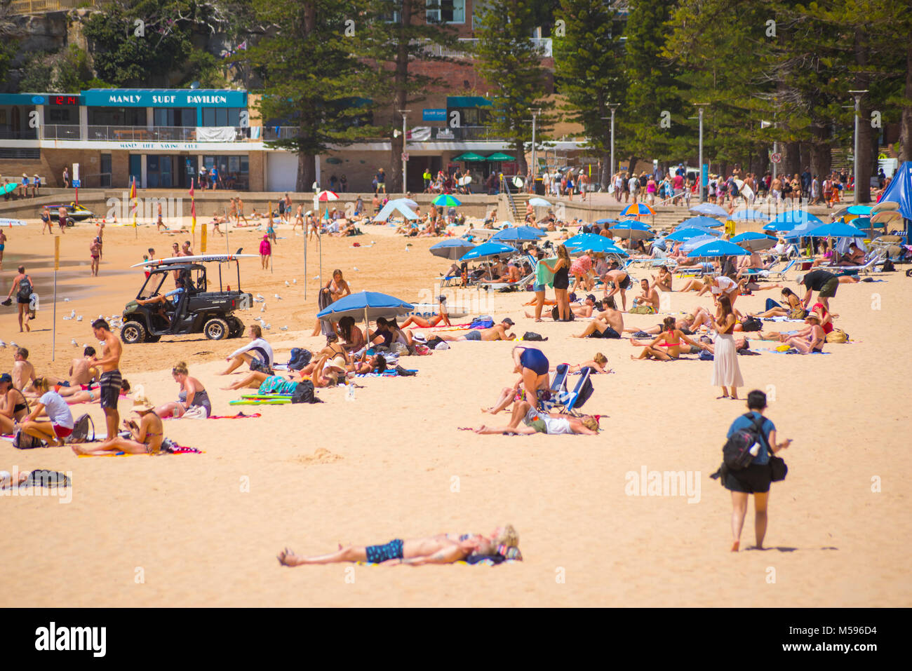 Swimmers manly beach australia hi-res stock photography and images - Alamy