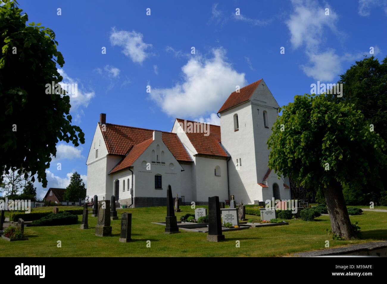 Meddle age church hi-res stock photography and images - Alamy