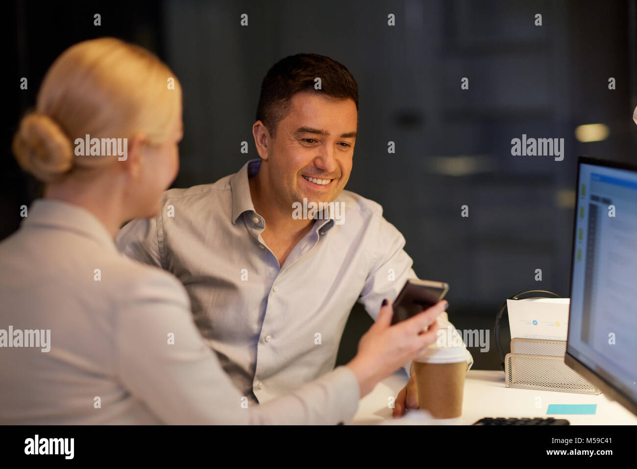 Business people smartphone night hi-res stock photography and images ...