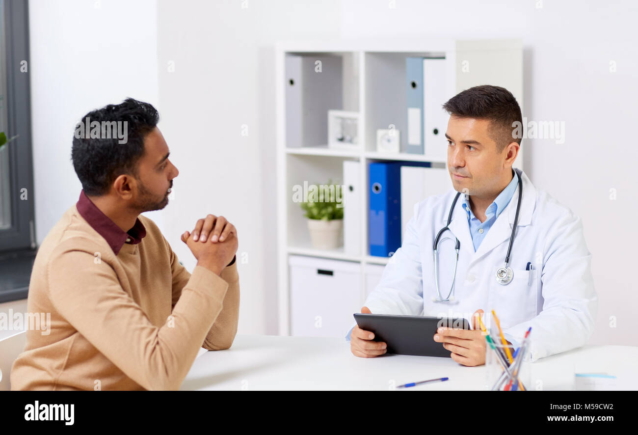 Doctor patient pc tablet technology hi-res stock photography and images ...