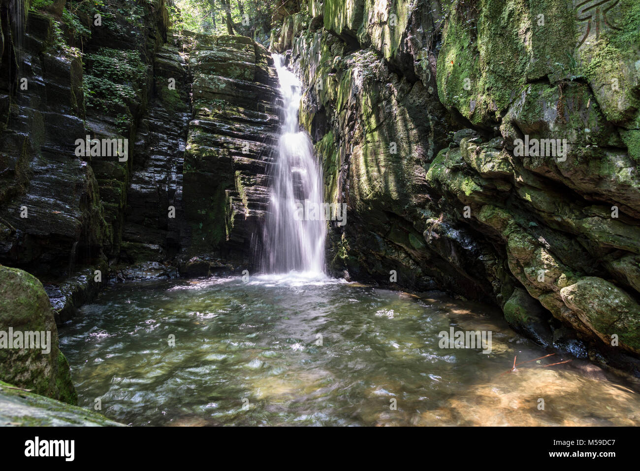 This is Golden Dragon waterfall at Mnt. Lu in Jiangxi, China Stock ...