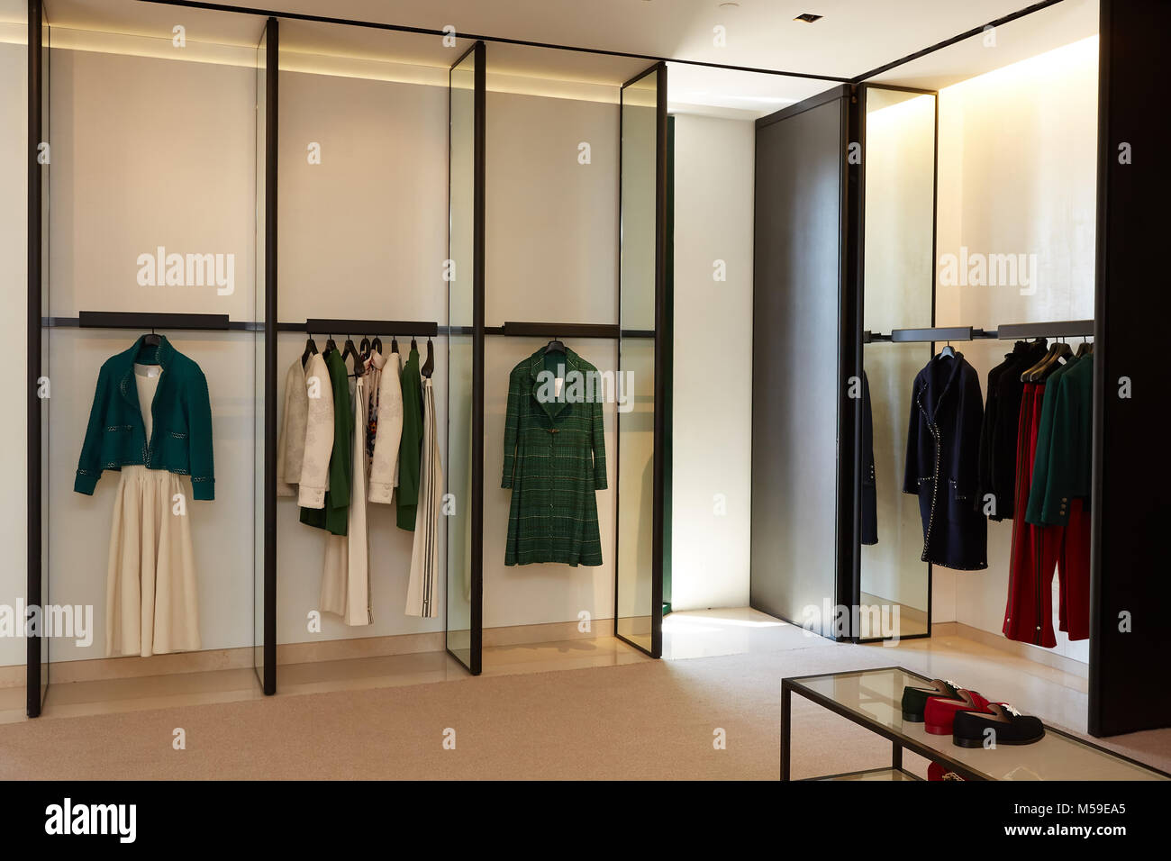 Luxury clothes shop hi-res stock photography and images - Alamy