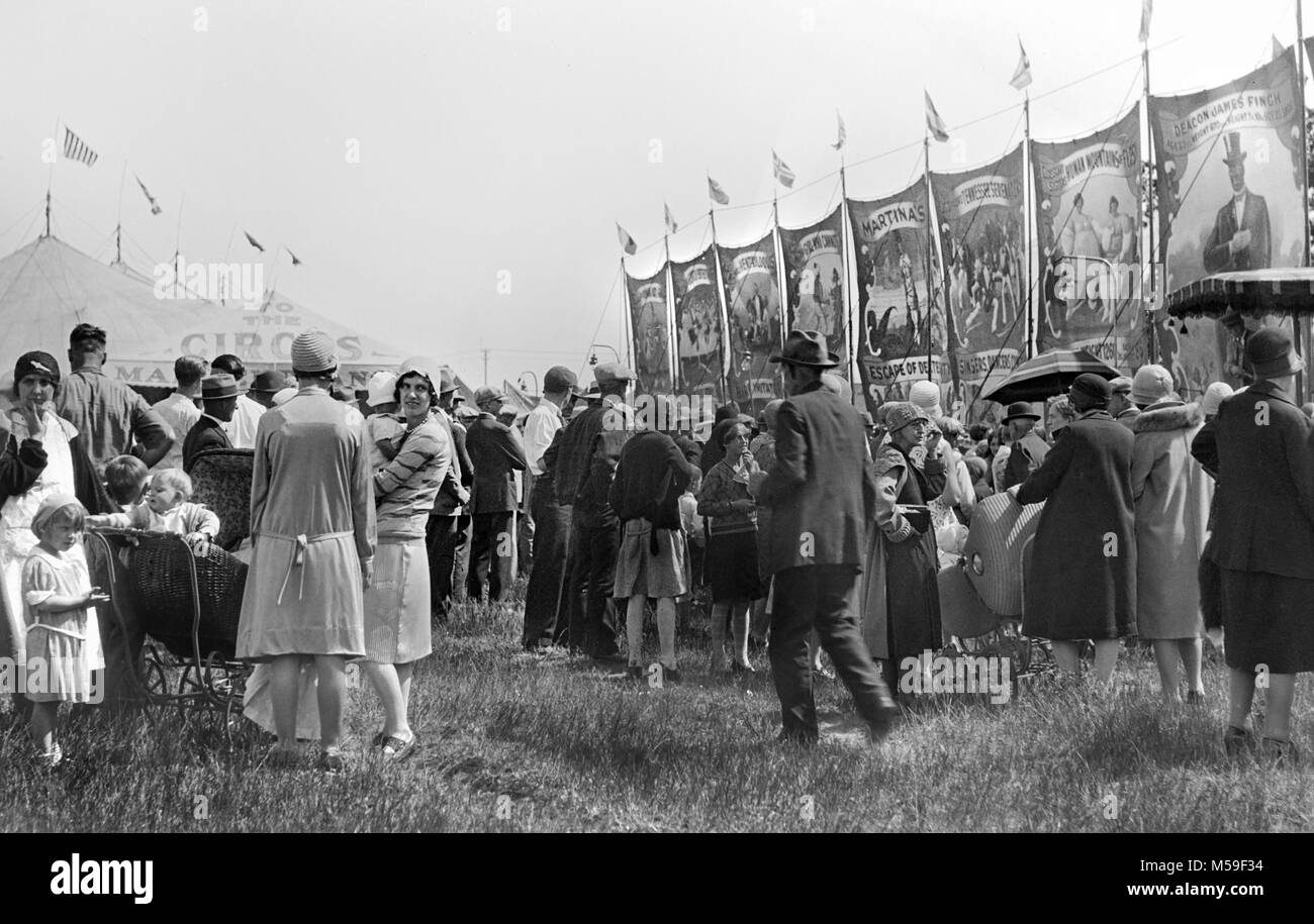 Freak show old hi-res stock photography and images - Alamy