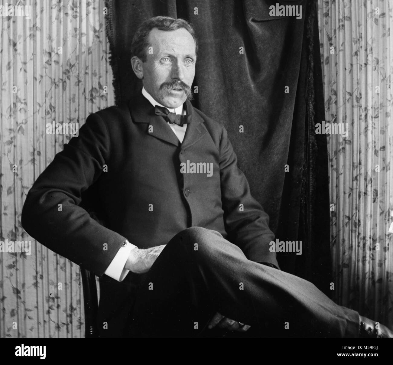 Formal poses Black and White Stock Photos & Images - Alamy