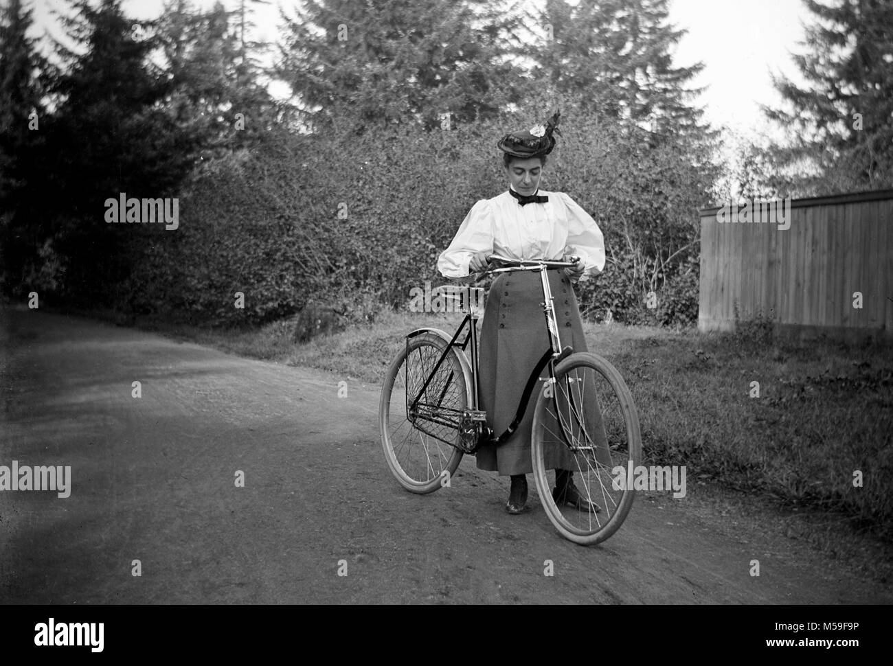Vintage woman bike on Black and White Stock Photos & Images - Alamy
