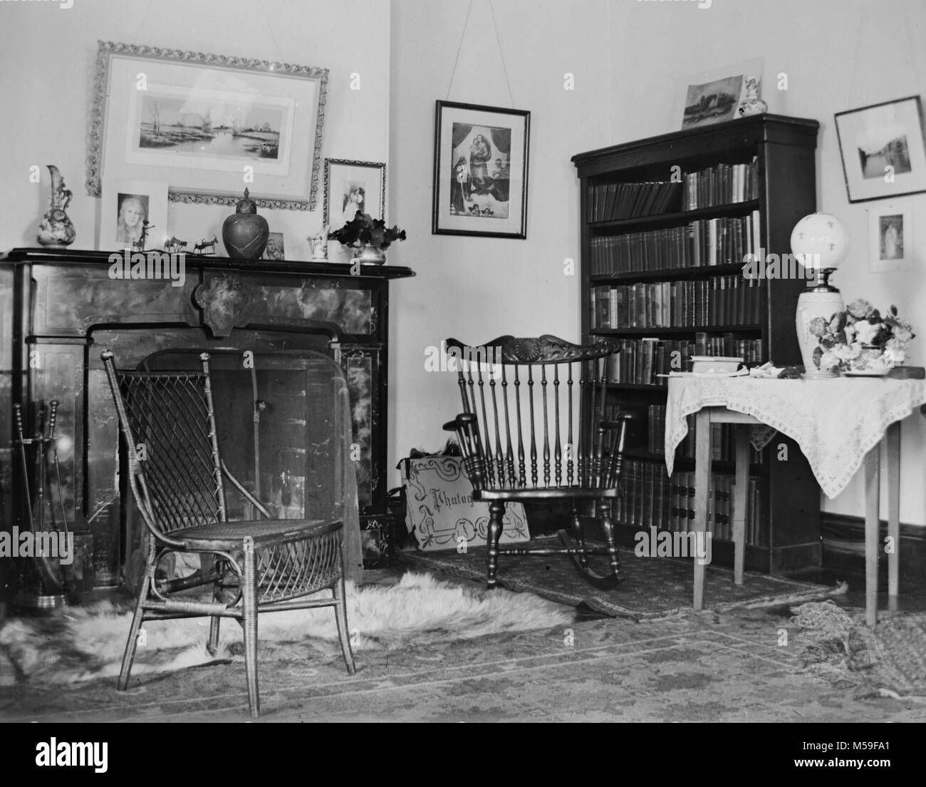 Still life of the sitting room in an early 20th century Victorian home ...