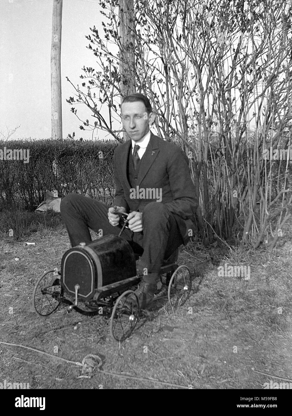 Funny man 1920s hi-res stock photography and images - Alamy