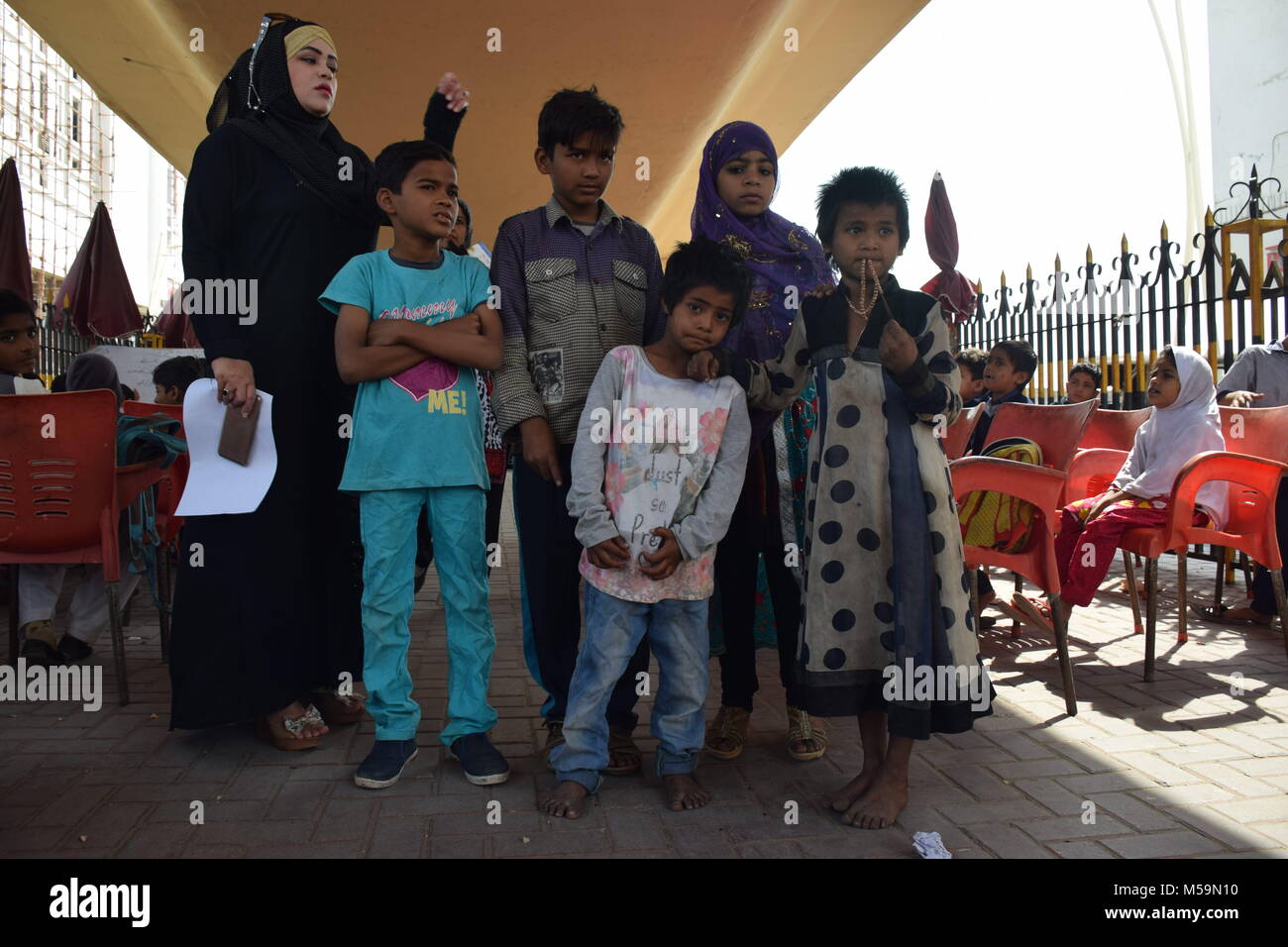 Pakistan street children education hi-res stock photography and images ...