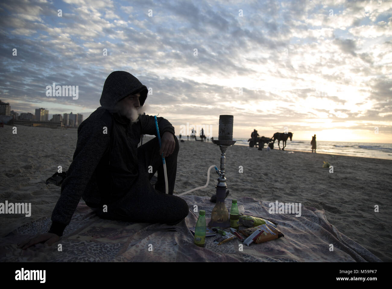 Gaza City, The Gaza Strip, Palestine. 20th Feb, 2018. Palestinians ...