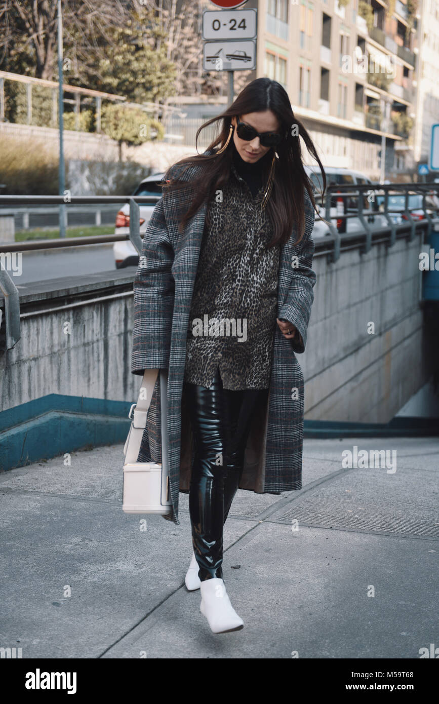 Milan, Italy. 21st Feb, 2018. Fashion girl posing to photographers ...