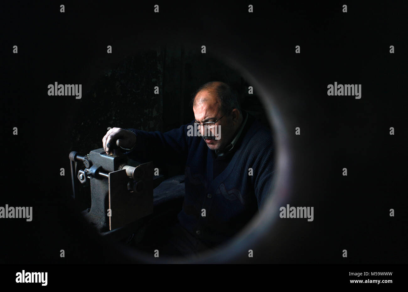 Gaza, Gaza Strip, Palestinian Territory. 21st Feb, 2018. A Palestinian ...