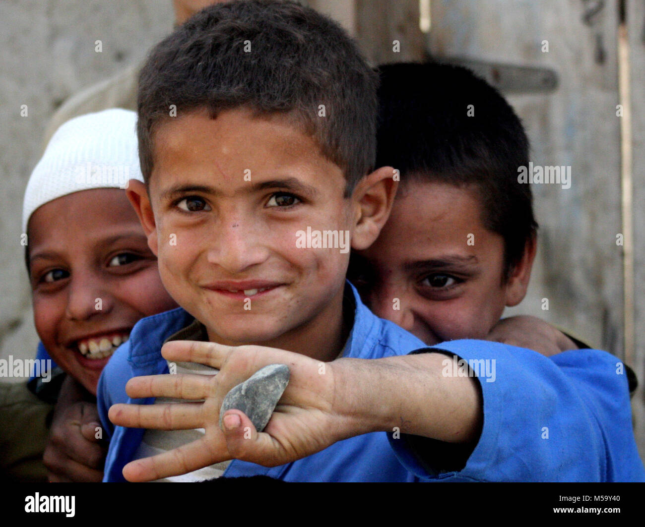 (180221) -- PESHAWAR, Feb. 21, 2018 (Xinhua) -- Afghan refugee children ...