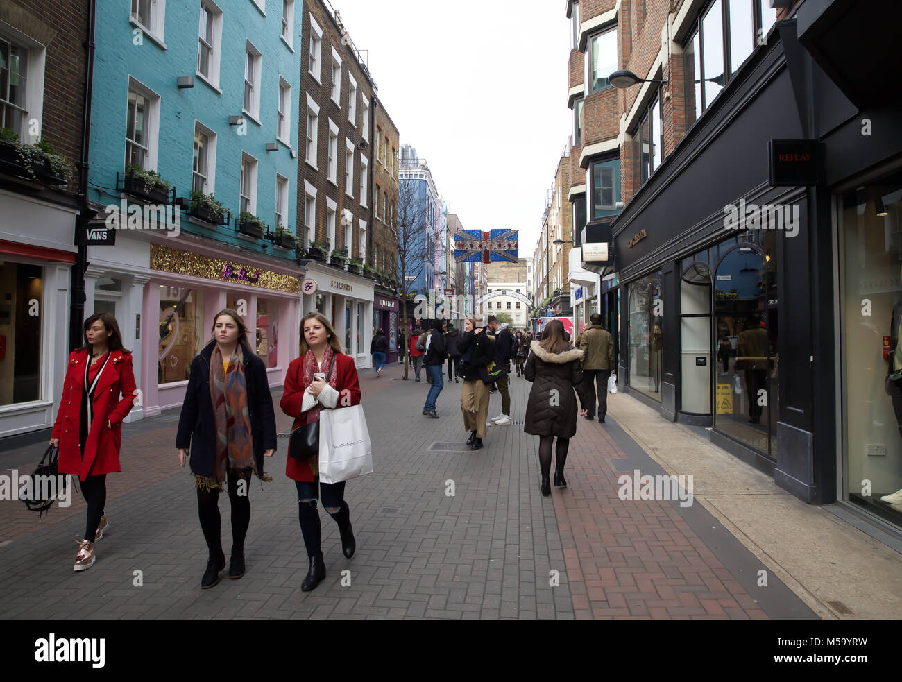 London, UK. 21st Feb, 2018. Dull and overcast day in London as people ...