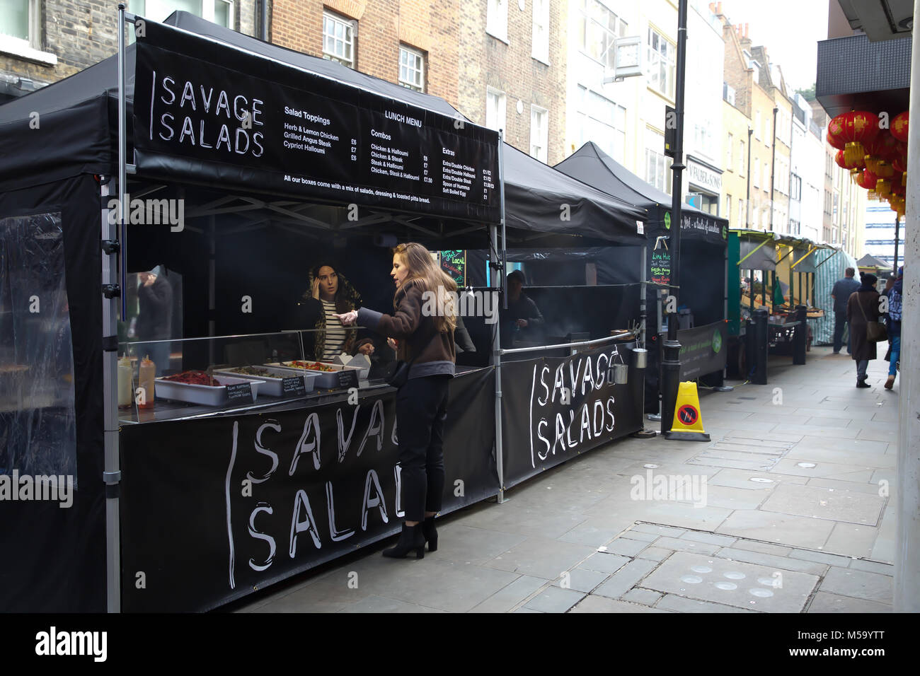 London, UK. 21st Feb, 2018. Dull and overcast day in London as people ...