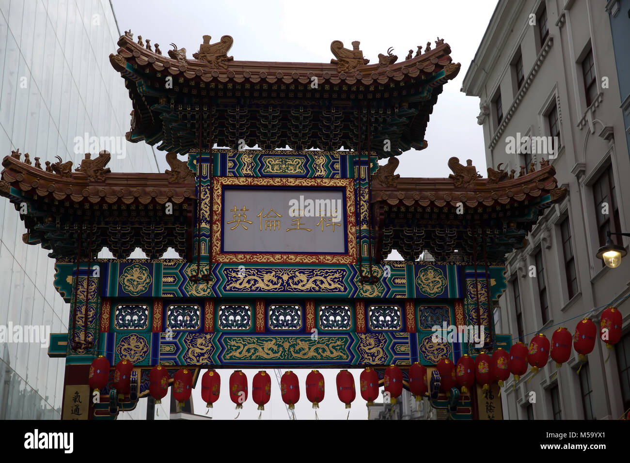 London, UK. 21st Feb, 2018. Dull and overcast day in London as people ...