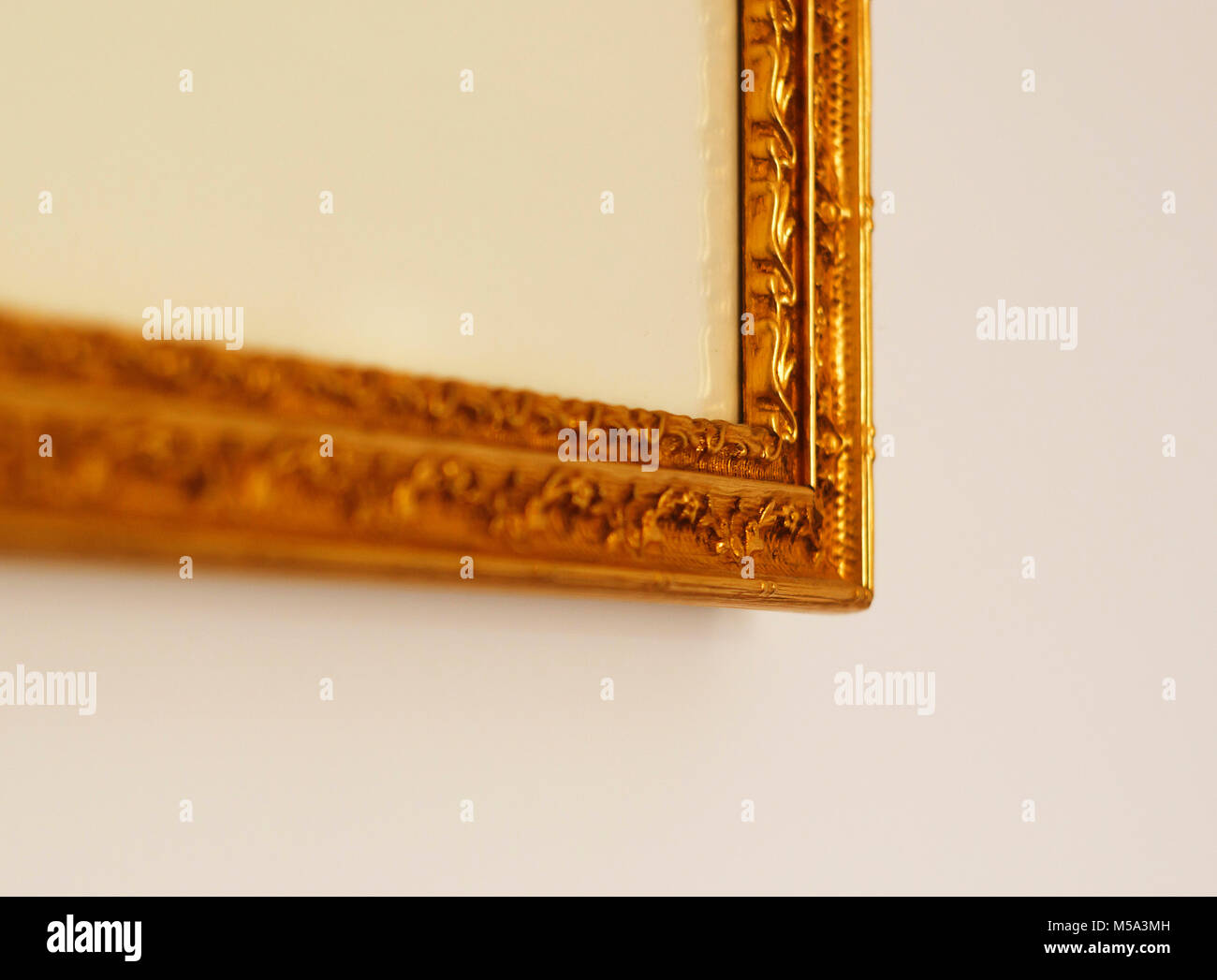 Picture frame corner art hi-res stock photography and images - Alamy