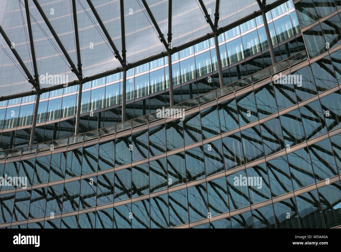 Milan modern palazzo hi-res stock photography and images - Alamy