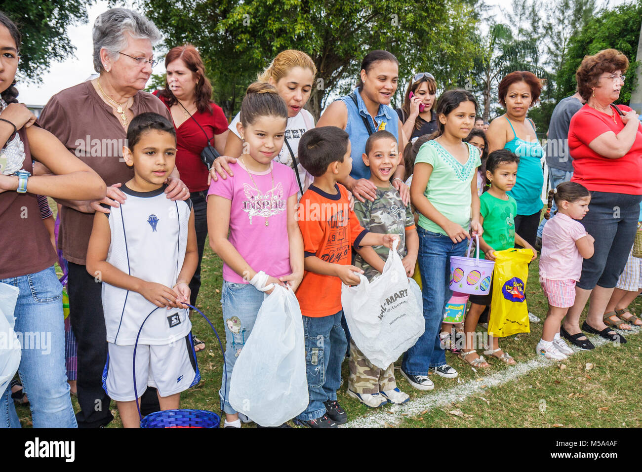 Girls at starting line hi-res stock photography and images - Alamy