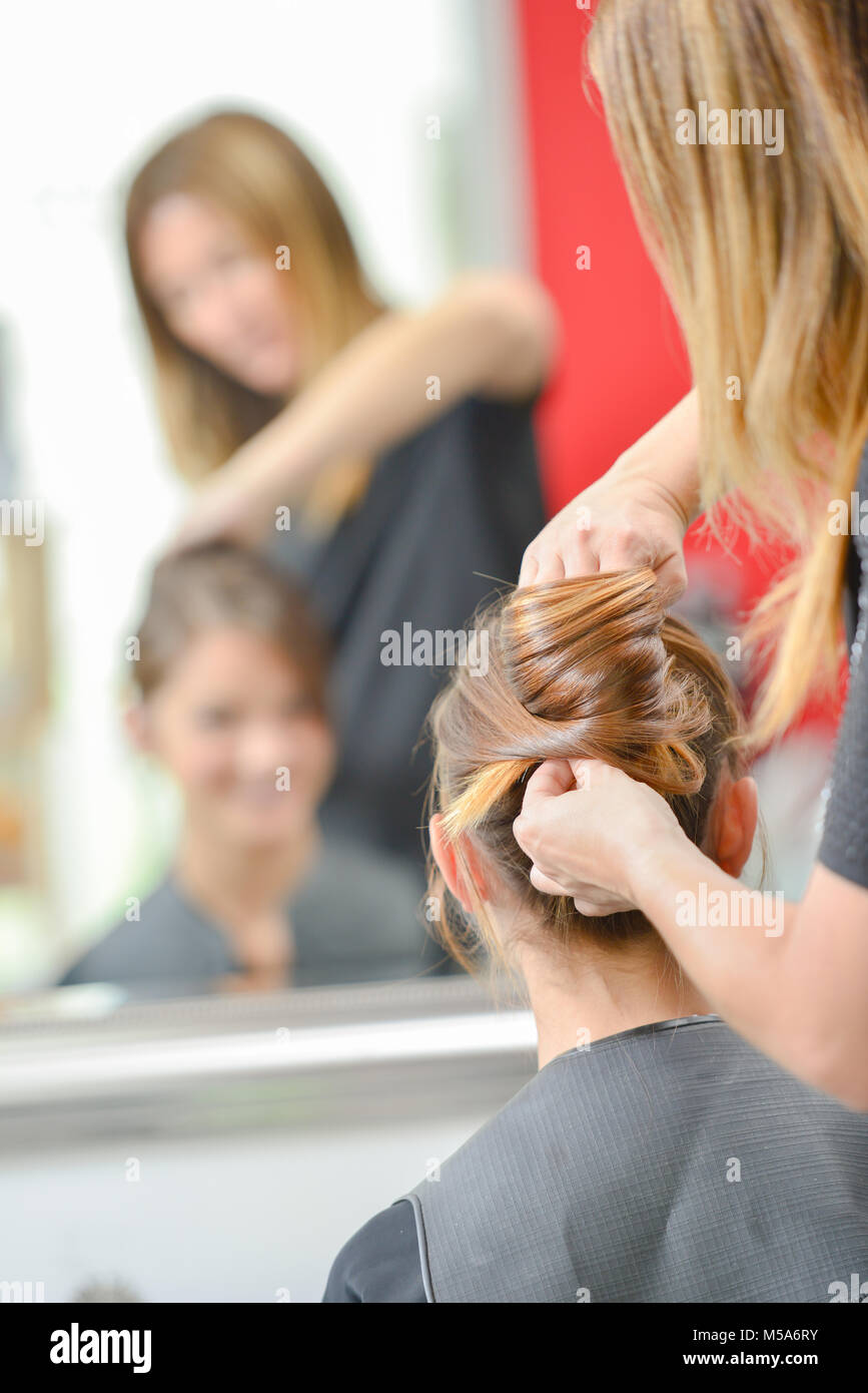Having her haircut Stock Photo - Alamy