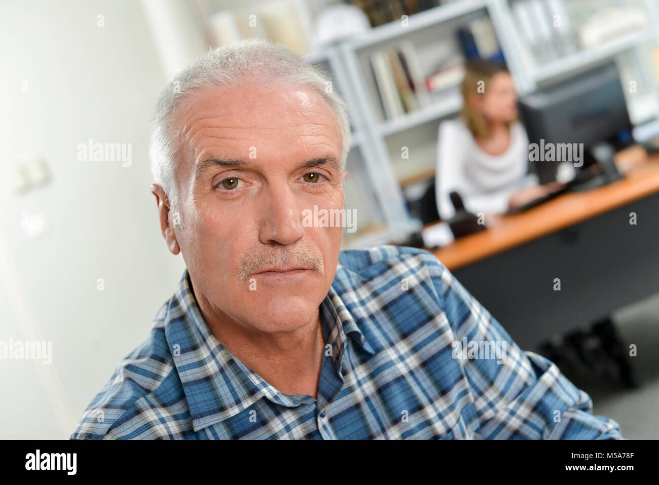 Gray haired man in the office Stock Photo - Alamy