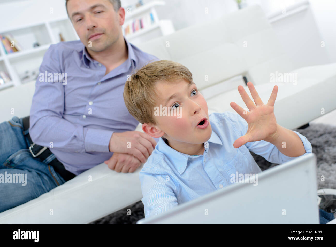 Child excitably holding up five fingers Stock Photo - Alamy