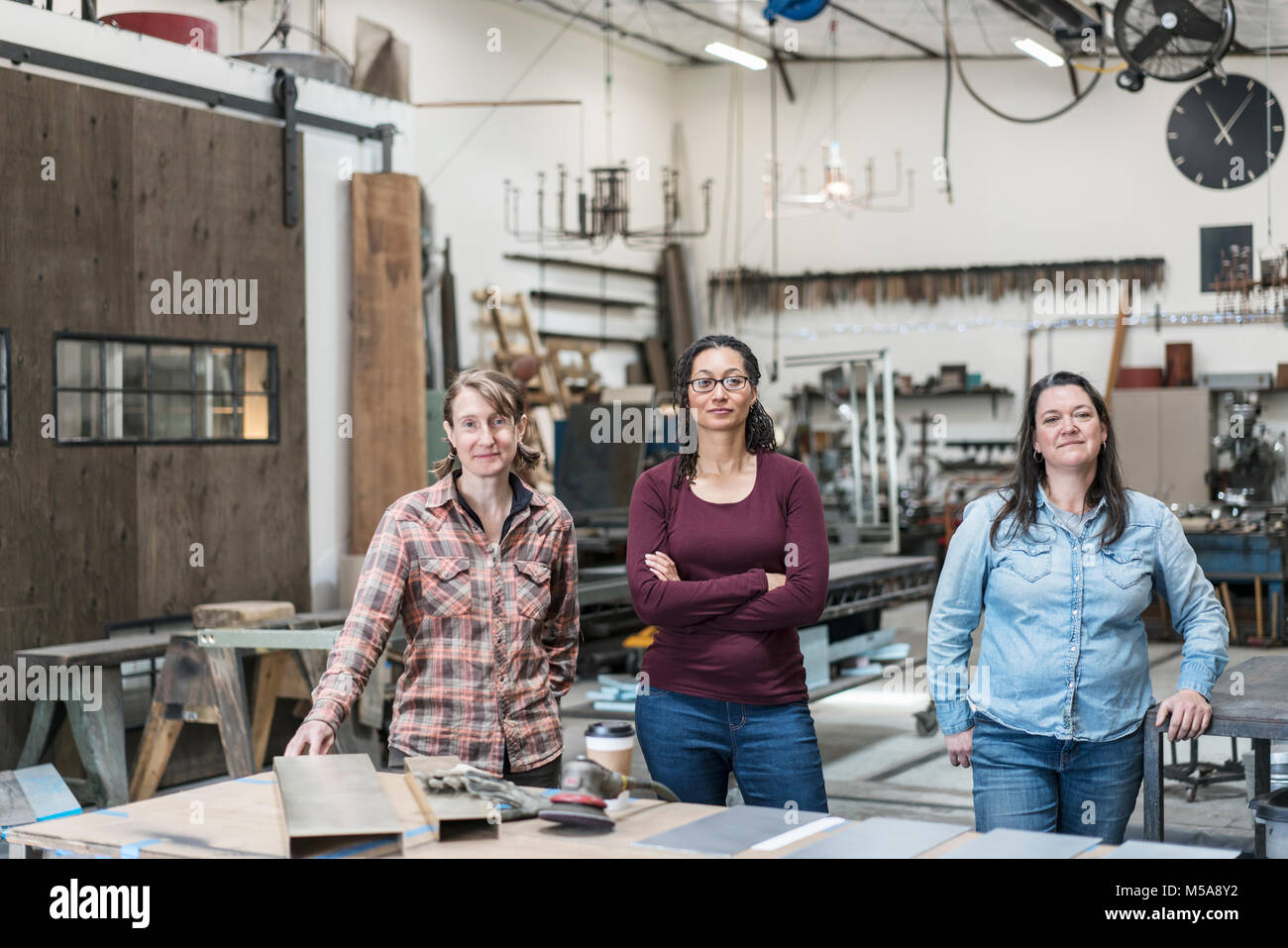 Three quarter length posture hi-res stock photography and images - Alamy