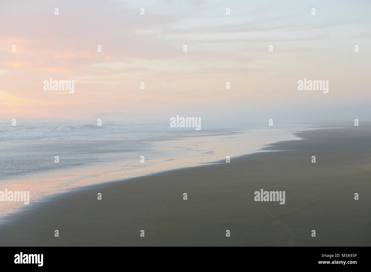 Landscape with sandy beach and ocean at sunset Stock Photo - Alamy