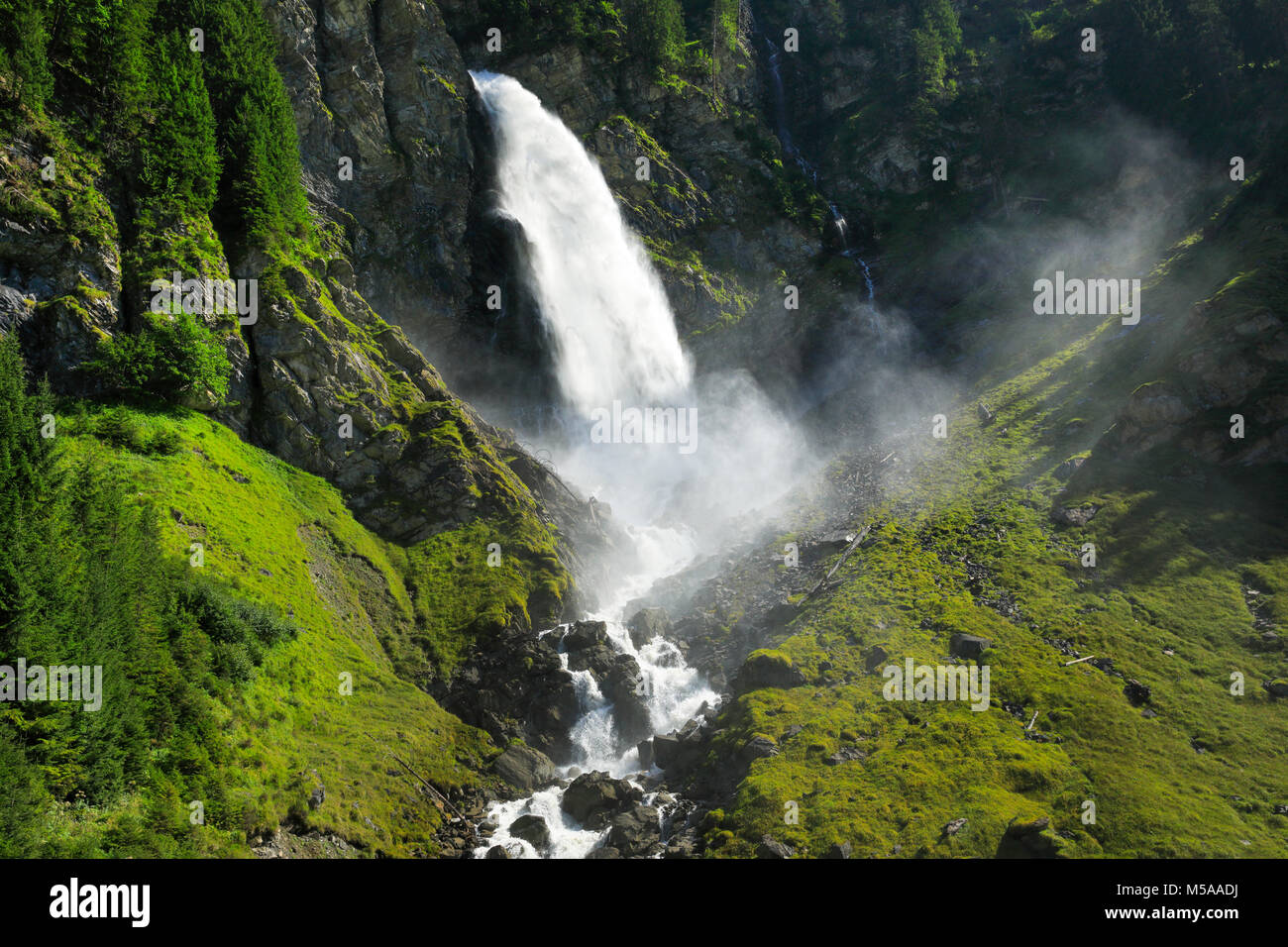 Stäubifall - 100 m, Alp Aesch, Uri, Schweiz Stock Photo - Alamy