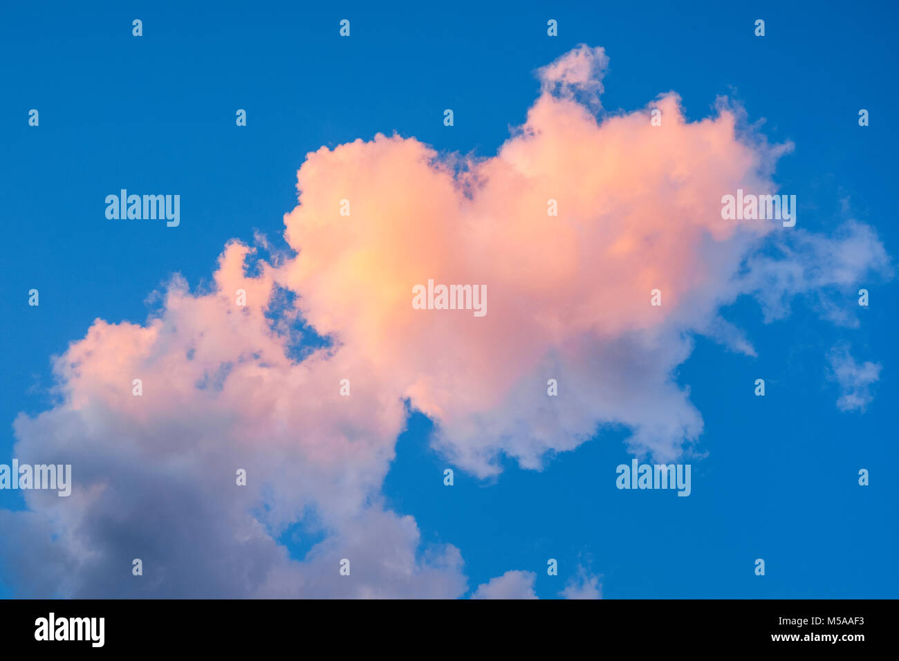 Wolken bei Sonnenuntergang Stock Photo - Alamy